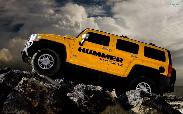 Στρατιωτικά αυτοκίνητα με πολιτικό κοστούμι | Fortunegreece.com