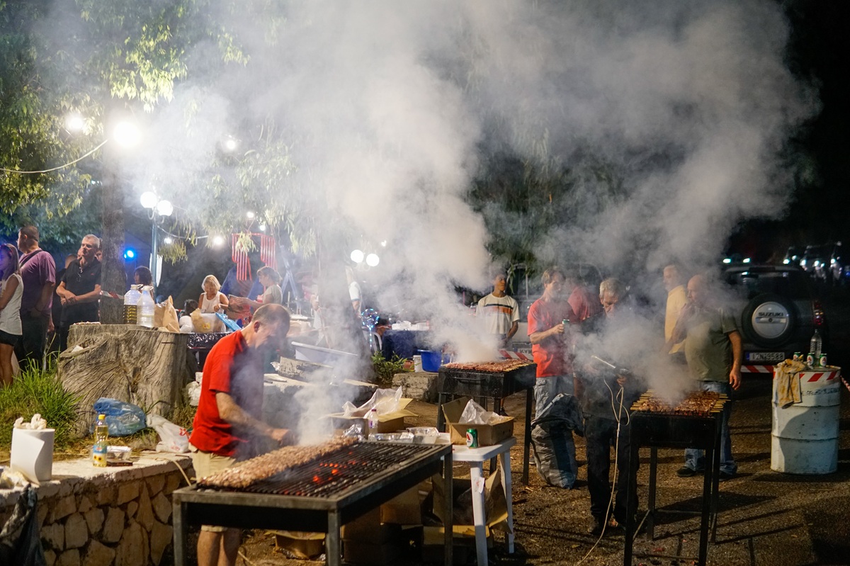 Απαγορεύονται τελικά οι ψησταριές στα πανηγύρια; - Τι απαντά η ...